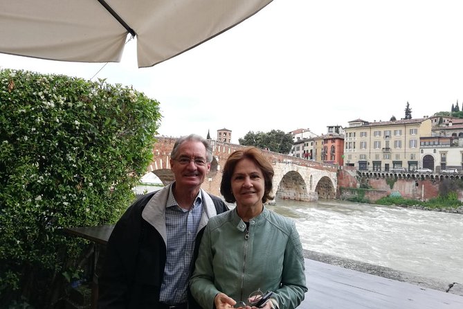 Verona City Sightseeing Walking Tour of Must-See Sites With Local Guide - Experience Veronas Vibrant Atmosphere