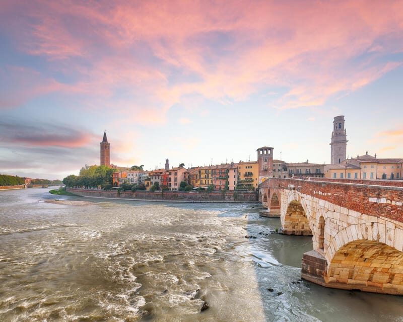 Verona: Express Walk with a Local in 60 minutes - Key Points