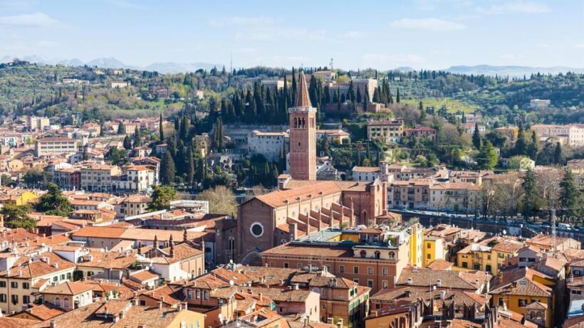 Verona: Express Walk with a Local in 60 minutes - Authenticity and Authentic Experiences