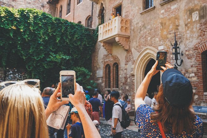 Verona Highlights Walking Tour in Small-group - Medieval Fortresses and Artistic Flair
