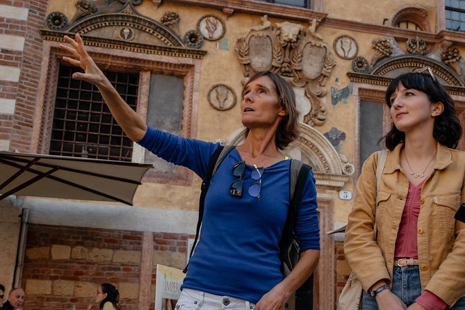 Verona Juliets House & City PRIVATE TOUR With Ticket Included - The Significance of Piazza Brà and the Statue of Vittorio Emanuele II
