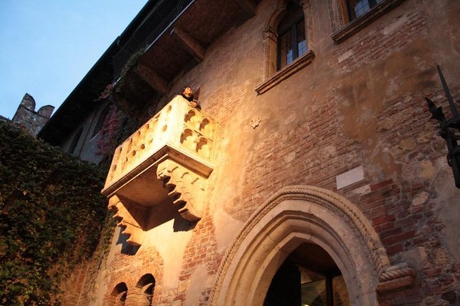 Verona Private Guided Walking Tour, Romeo & Juliet and More - Discovering the Medieval Resurgence