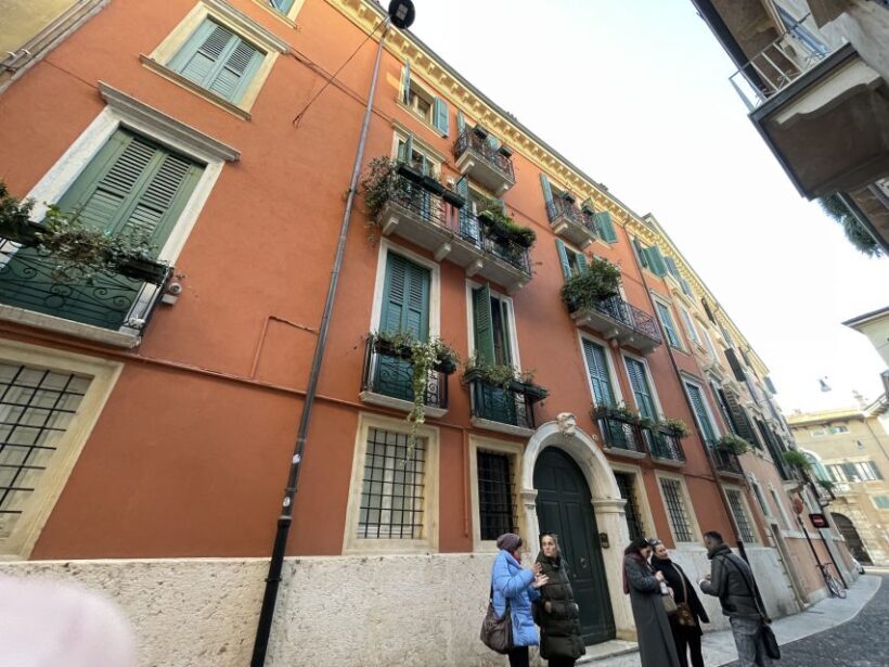 Verona: Small Group Guided Walking Tour with Arena Tickets - FAQ