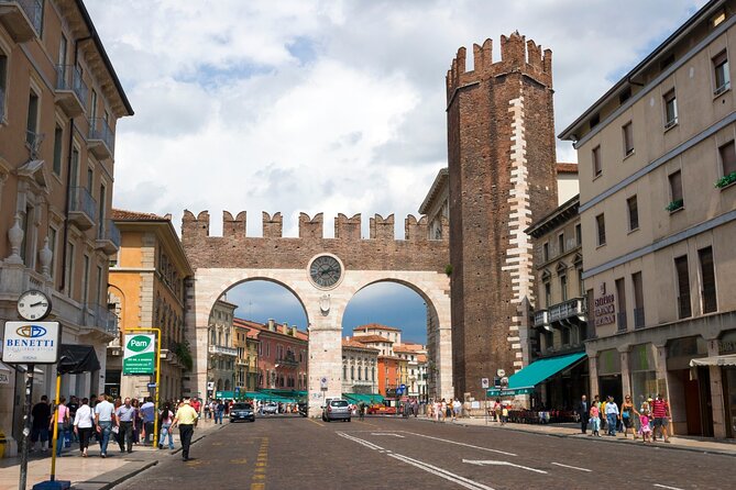 Verona Walking Tour with an APP - The Juliet Connection and Piazza delle Erbe