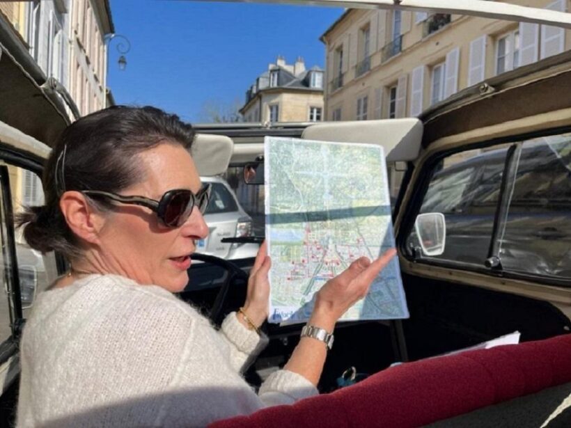Versailles : 1 hour Private Citytour in a vintage car - Key Points