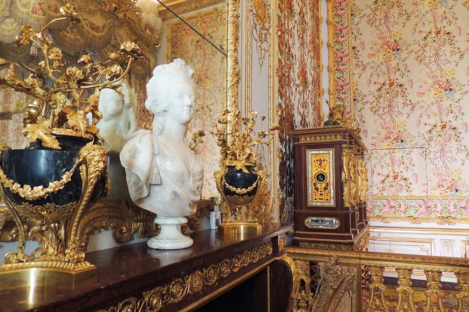 Versailles and the Louvre Tour With Skip-The-Line Access - Inclusions and Group Size