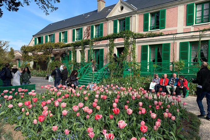 Versailles Palace and Giverny Private Guided Tour From Paris - Discovering the Enchanting Gardens of Giverny