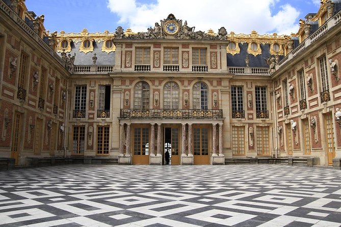 Versailles Palace & Marie-Antoinettes Estate Private Guided Tour With Lunch - Exploring Grand and Petit Trianon