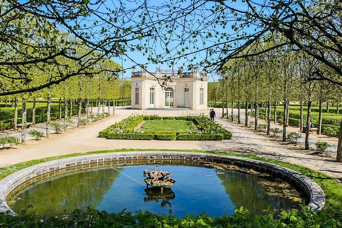 Versailles Palace & Marie-Antoinettes Estate Private Guided Tour With Lunch - Gourmet Dining at La Flotille