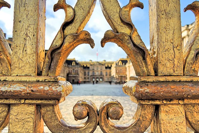 Versailles Palace Private Half Day Guided Tour Including Hotel Pickup From Paris - Discovering the French-Style Gardens