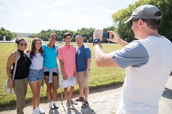 Versailles Timed Entrance Ticket and Giverny Small Group Day Trip From Paris - The Experience of a Small Group Tour