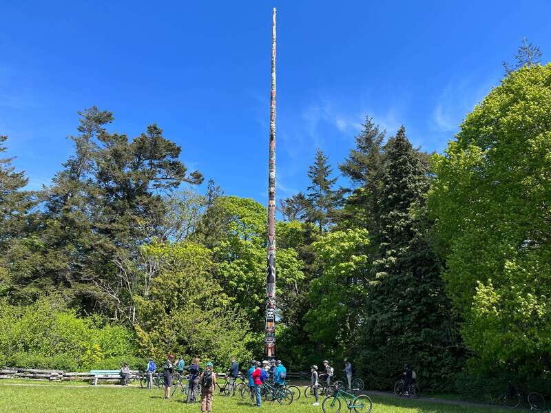 Victoria City Highlights Bike Tour - Castle Hoods & Legends - An Overview of the Experience