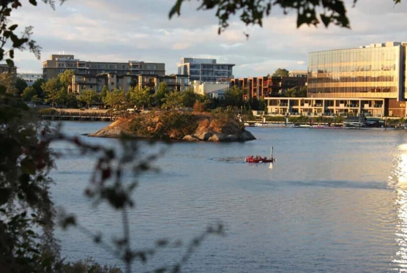 Victoria: Private Hot Tub Boat Rental - What’s Included and What Not