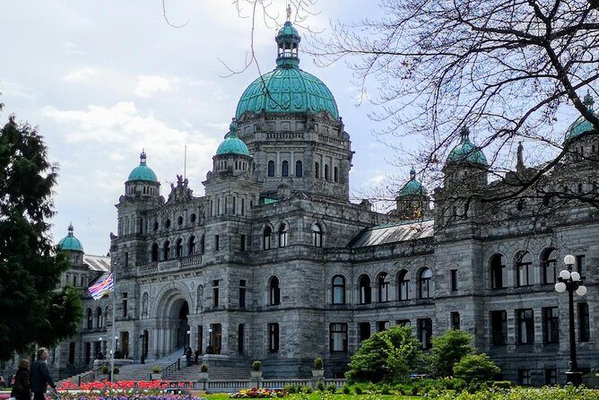 Victoria & The Butchart Gardens:Deluxe City and Garden Experience - An Authentic Look at Victoria & The Butchart Gardens