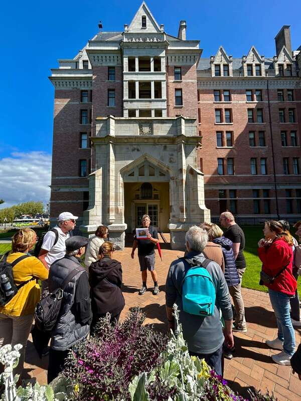 Victoria: Tips-Based City Highlights Walking Tour | 2.5-Hour - What Reviewers Say