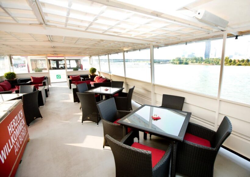 Vienna: 3.5-Hour Danube 70s, 80s, 90s Party Cruise w/ Dinner - Final thoughts