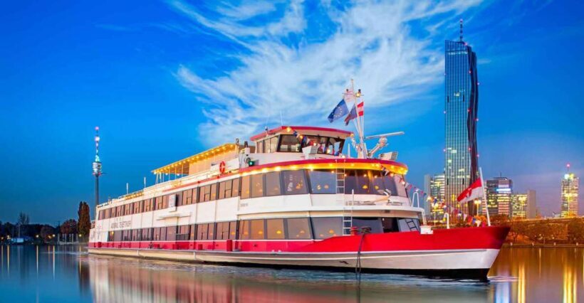Vienna: 3,5-Hour Danube Cruise "Greek Night" - Key Points