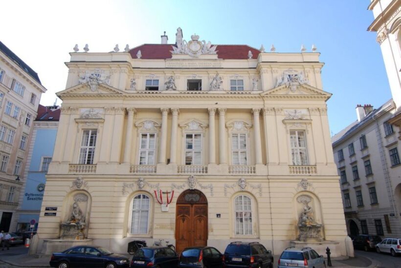 Vienna: Courtyards & Hidden Places Walking Tour - Key Points