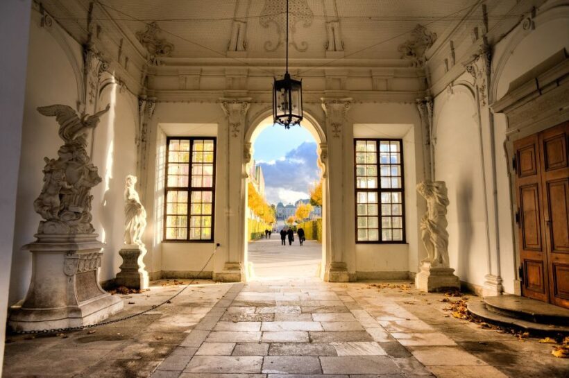 Vienna: Express Walk with a Local in 60 minutes - Key Points