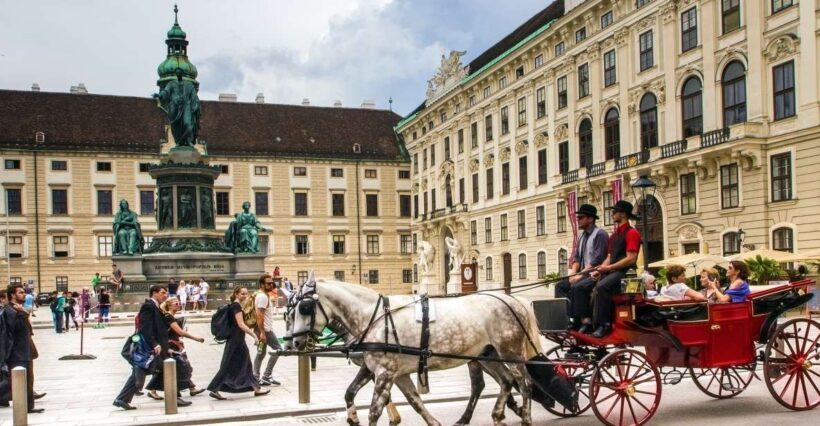 Vienna: Express Walk with a Local in 60 minutes - An Efficient, Authentic Shortcut to Vienna