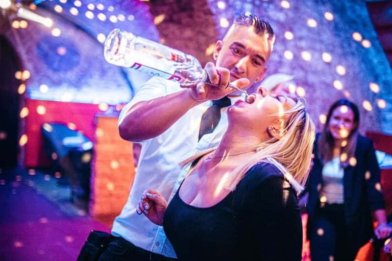 Vienna: Guided Pub Crawl with Club Entry - Key Points