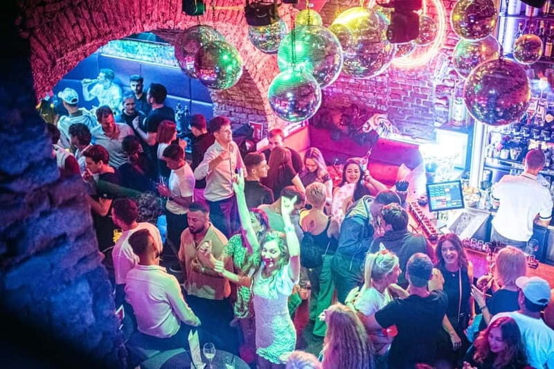 Vienna: Guided Pub Crawl with Club Entry - An In-Depth Look at the Vienna Pub Crawl