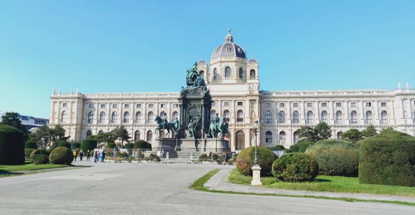Vienna Historical Highlight City Tour + Wine Tasting - What Makes This Tour Stand Out?