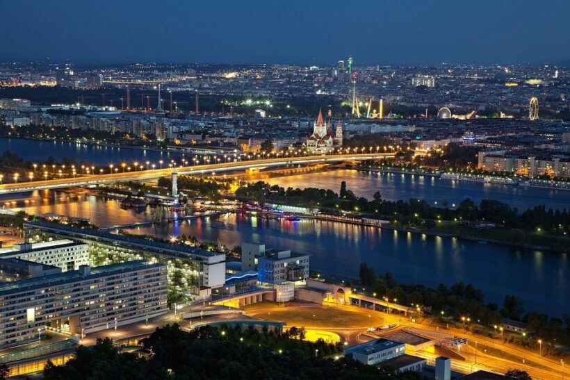 Vienna: Panoramic Night Tour by Bus - The Itinerary: What to Expect
