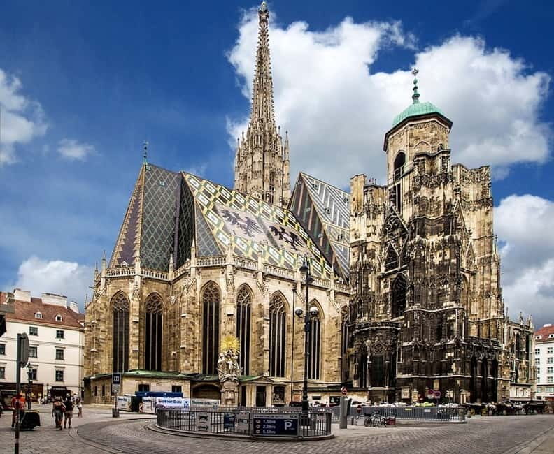 Vienna: Sightseeing Tour in an 8 seats electric classic car - Why This Tour Works Well for Travelers