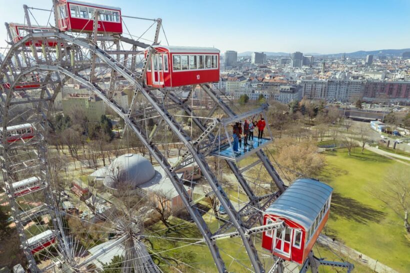 Vienna: Vienna Giant Ferris Wheel: Platform 9 Experience Ride - The View from the Top