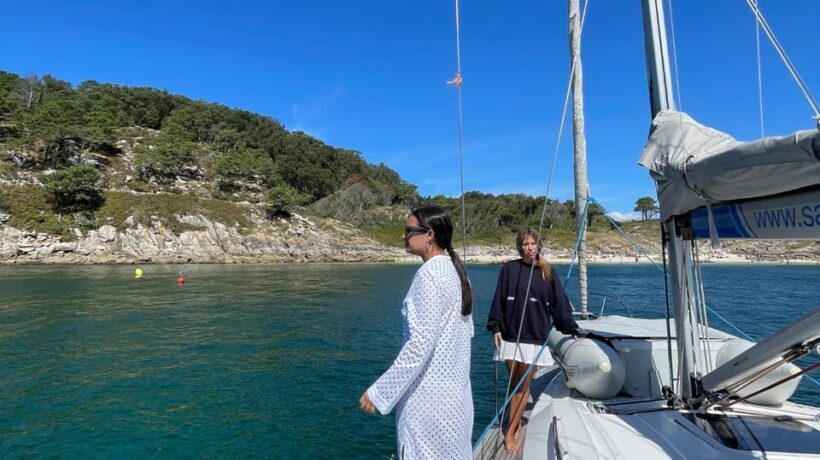 Vigo: Cíes Islands Sailboat Excursion with Skipper - The Itinerary: A Day on the Water and Islands
