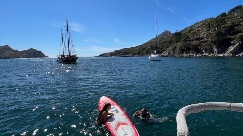 Vigo: Cíes Islands Sailboat Excursion with Skipper - What to Expect on the Water