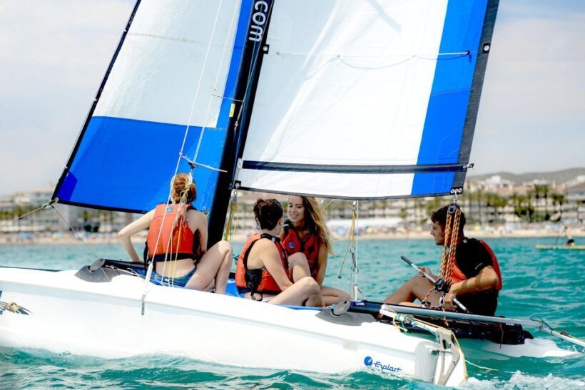 Vilanova i la Geltrú: 2-Hour Catamaran Guided Tour - An Overview of the Catamaran Experience