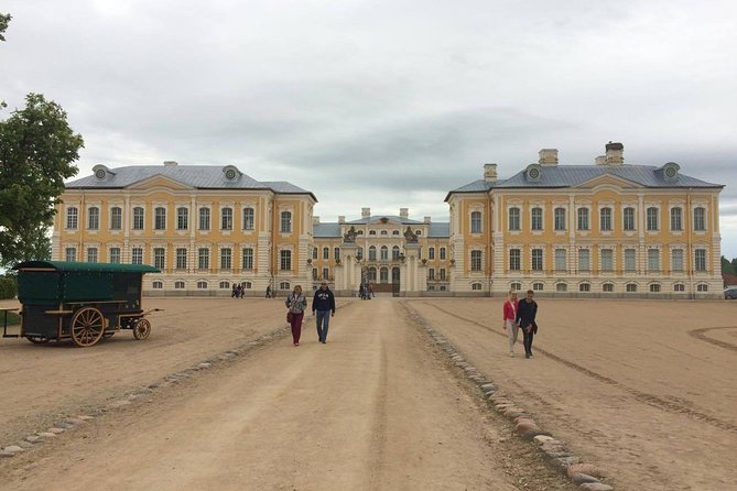 Vilnius to Riga Day Trip: The Hill of Crosses, Rundale Palace and Bauska Castle - Traveler Feedback and Experience