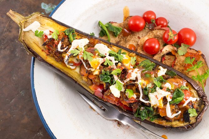 Vine & Dine Tale: 11-Plate Lunch, Wine Discovery, Cooking Mastery - Who Should Consider This Tour?