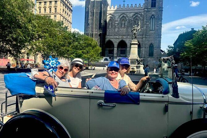 Vintage 1930 convertible ride in Old Montreal w/ old tunes-30min - Key Points