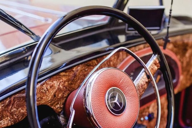 Vintage Cars Prague - Grand City Tour 150MIN / 1-6 Pers. 2,5hrs - Accessibility