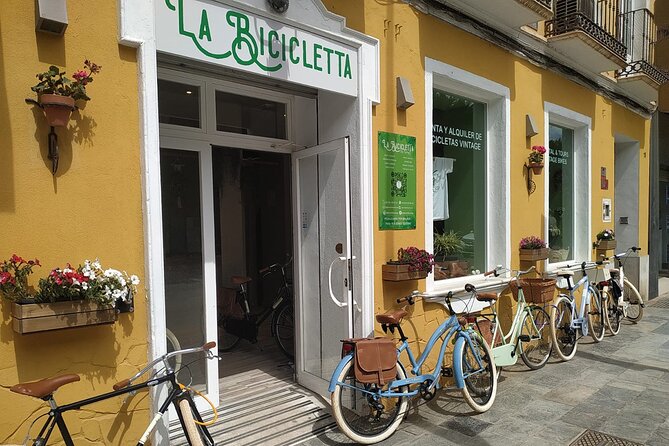 Vintage Style Bike Rental in Malaga - Exploring Malaga on a Vintage Bike