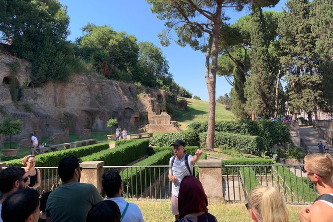 VIP Colosseum, Palatine Hill and Roman Forum Small Group Tour - Exploring the Colosseum