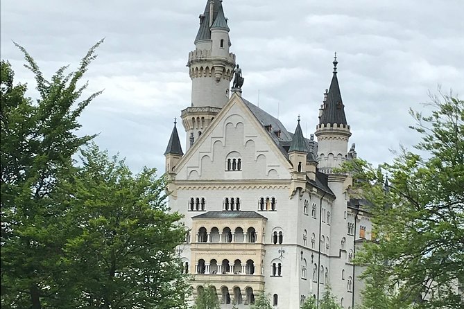 VIP Day Trip Neuschwanstein and Linderhof Castle From Munich - Getting to the Meeting Point