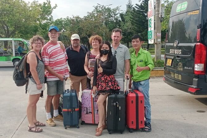 VIP Limousine: Hoi An to Da Nang Trip - Transportation and Group Size