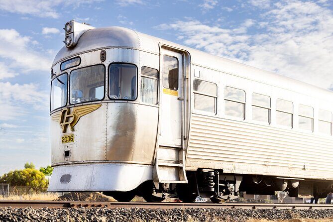 VIP Silver-Tails Rail Sunset With Smithy's Dinner and Show - FAQ