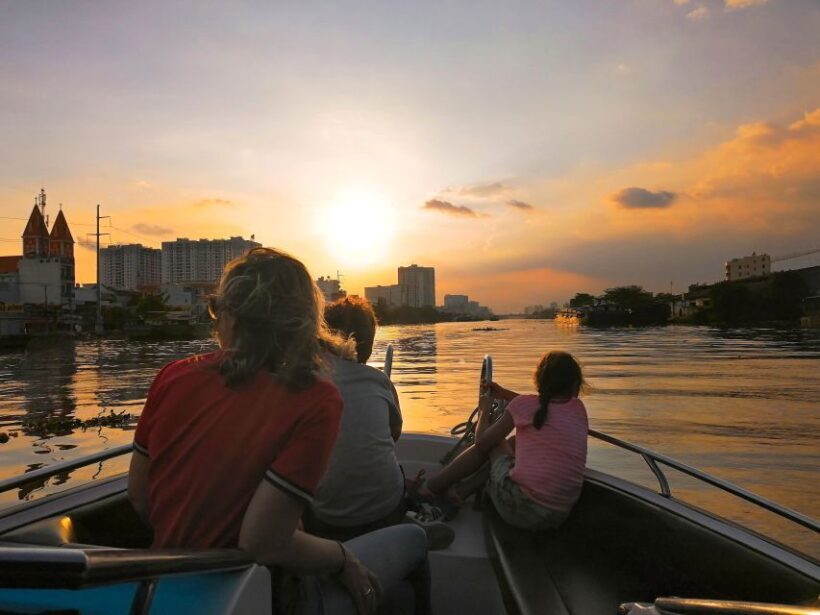 VIP Tour Enjoy Romantic Sunset by Speed Boat Free Cocktail - FAQ