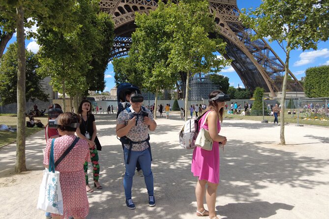 Virtual Reality Guided Tour at the Eiffel Tower - What to Expect During the Tour