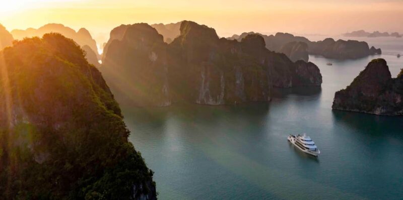 Visit Ha Long - "a wonder of the world" from Ha Noi or back - Key Points