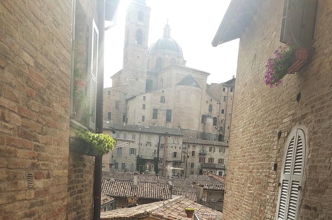 Visit of the Ducal Palace of Urbino - Culinary Delight: Savoring the Included Lunch