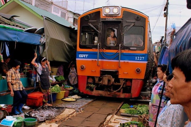Visit of the fisher man village of Home Krateng from Bangkok with your private English-speaking guide - FAQs