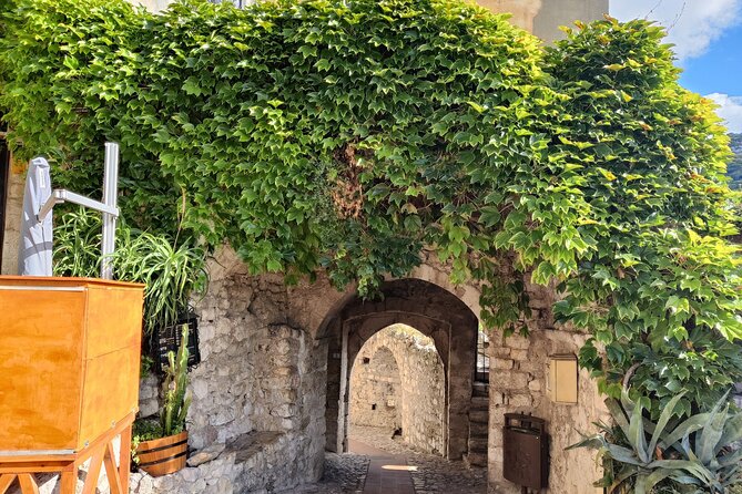 Visit of the Medieval Village of Èze - Walking the Chemin de la Chapelle