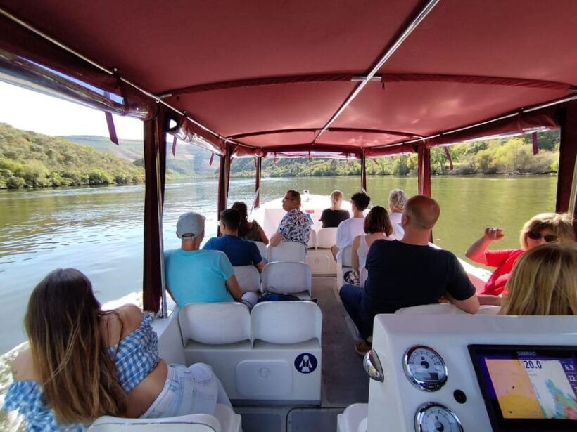 Visit Pinhão Visit and wine tasting Panoramic cruise - Discovering Pinhão: An Authentic Portuguese Experience