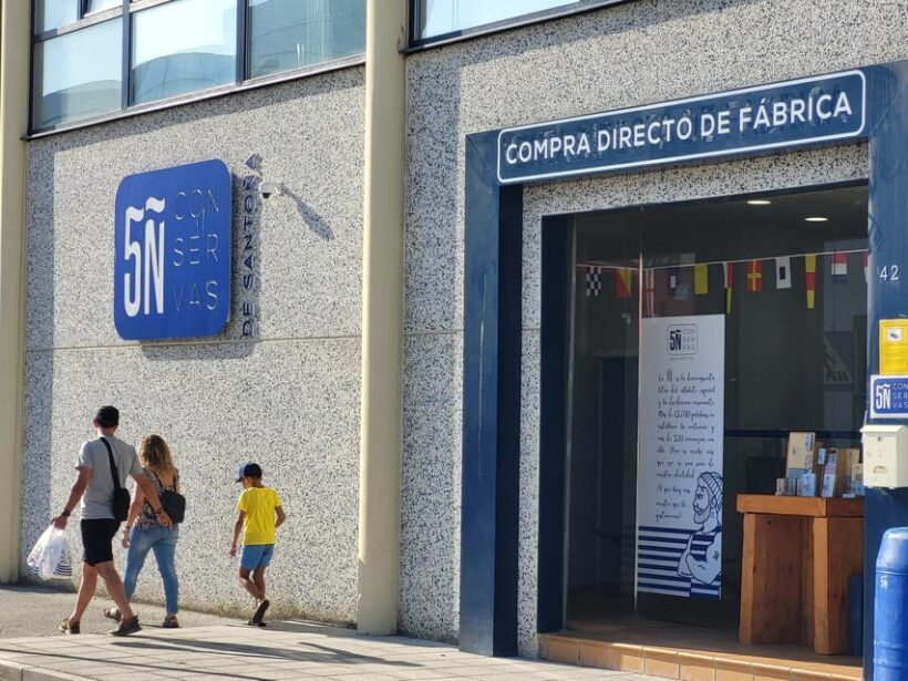 Visit the factory of the Best Anchovies, Santoña, personalized in Spanish - A Closer Look at the Santoña Anchovy Factory Tour